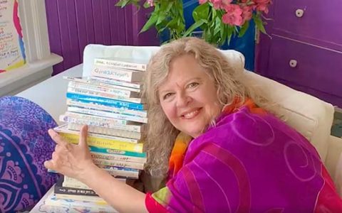 SARK – Bestselling Author, Artist, Speaker & Mentor